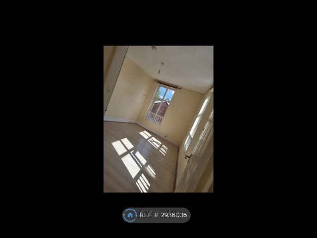 Stockport Road, Manchester M19, 2 bed flat to rent, £950 pcm | PrimeLocation