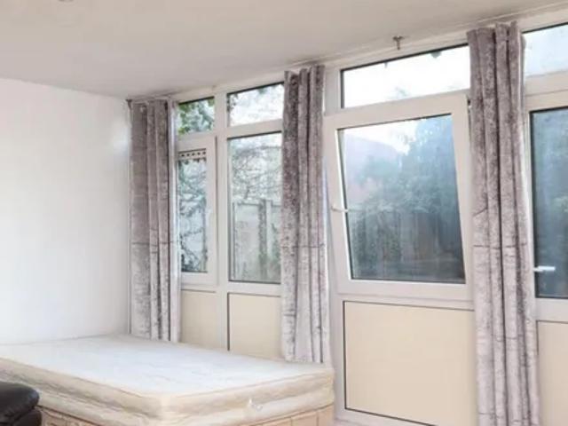 Stocks Court Building, 2 Stayner's Road, London, E1 4AH, United Kingdom | Room for rent #154574190 | Rentberry