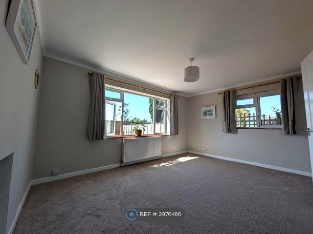 Stocks House, Lancing BN15, 2 bed flat to rent, £1,350 pcm | PrimeLocation