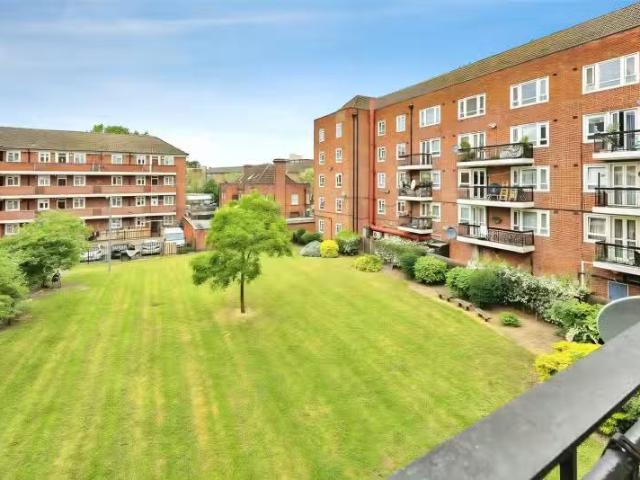 Stockwell Gardens Estate, London, SW9 9BA