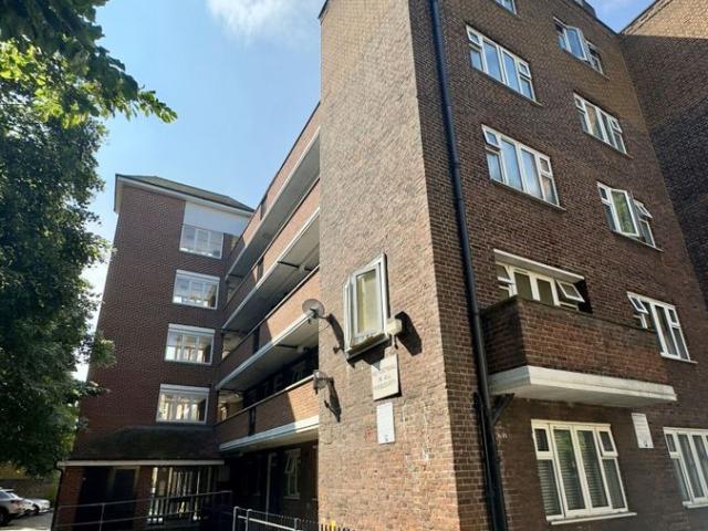 Stockwell Gardens Estate, London SW9, 3 bed flat to rent, £3,250 pcm | PrimeLocation