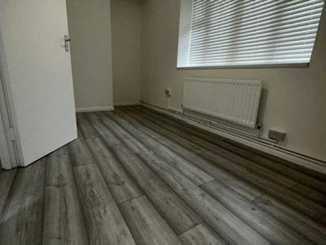 STOCKWELL GARDENS ESTATE, STOCKWELL. 3 bed flat to rent £2,950 pcm £681 pw