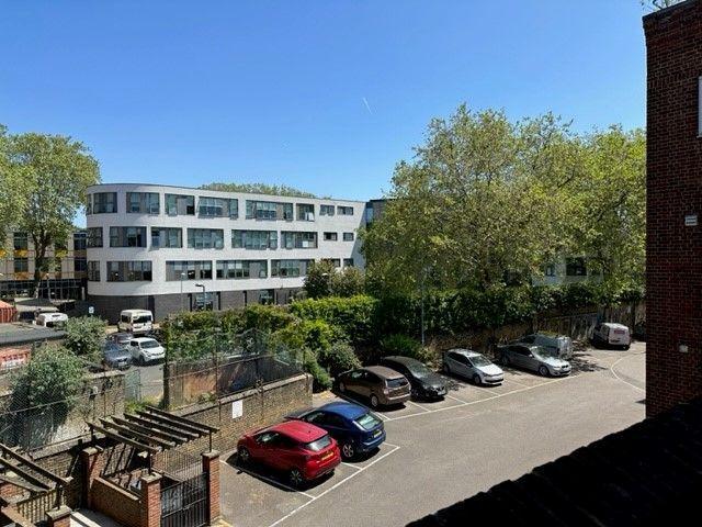 Stockwell Gardens, London 3 bed apartment to rent £3,000 pcm £692 pw