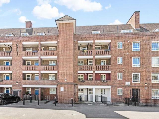 Stockwell Gardens, London SW9 3 bed flat to rent £3,000 pcm £692 pw