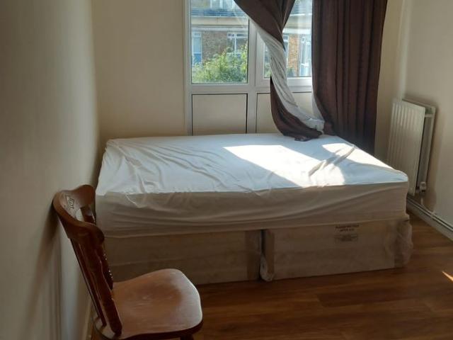 Stockwell Park Road, London SW9, Room to rent, £800 pcm | PrimeLocation