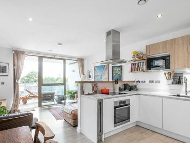 Stockwell Road, London, 2 Bedroom Apartment