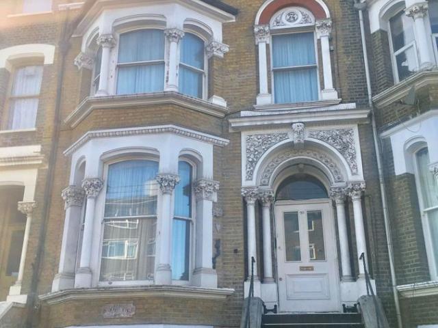 Stockwell Road, London SW9, Room to rent, £940 pcm | PrimeLocation