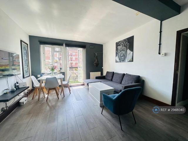 Stockwell Road, London, SW9 2 bed flat to rent £2,450 pcm £565 pw