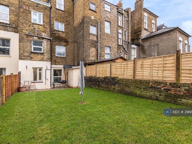Stockwell Road, London, SW9 3 bed maisonette to rent £3,000 pcm £692 pw