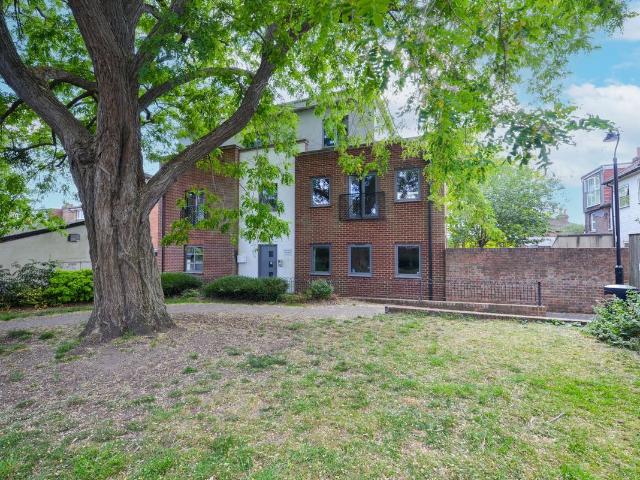 Stoke Fields, Guildford GU1, 2 bed flat to rent, £2,000 pcm | PrimeLocation