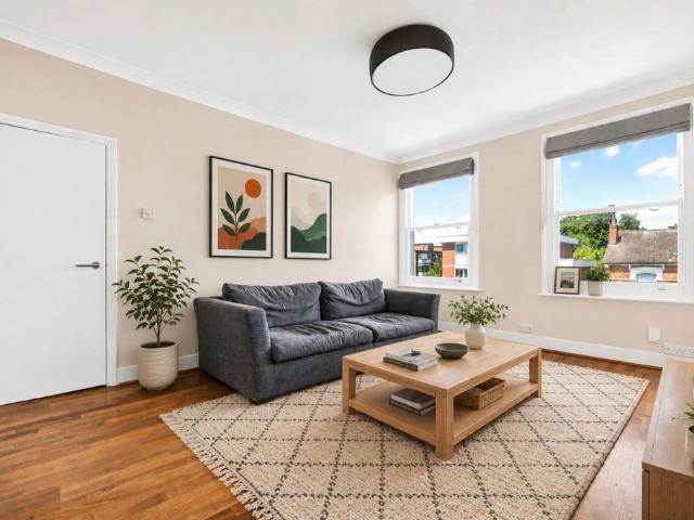 Stoke Newington 3 bed apartment to rent £3,150 pcm £727 pw