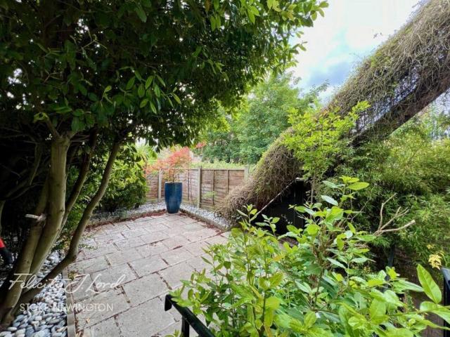 Stoke Newington Common, London 1 bed apartment to rent £2,300 pcm £531 pw
