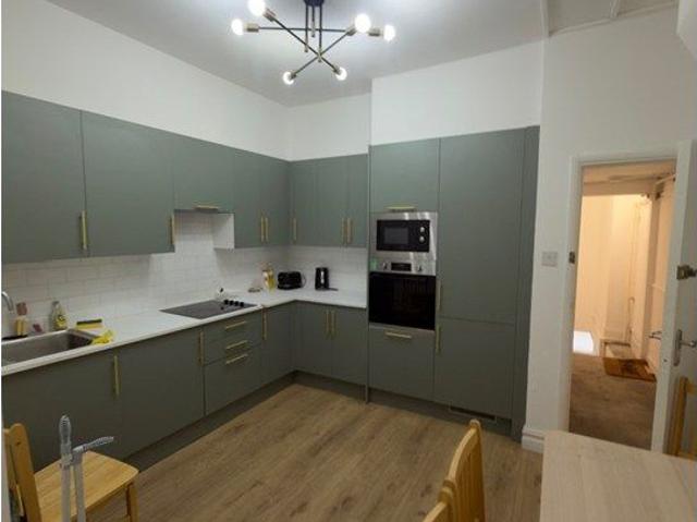 Stoke Newington High St, London N16, 4 bed flat to rent, £3,300 pcm | PrimeLocation