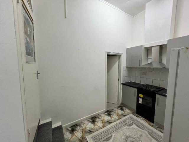 Stoke Newington High Street, London N16, 2 bed flat to rent, £2,000 pcm | PrimeLocation