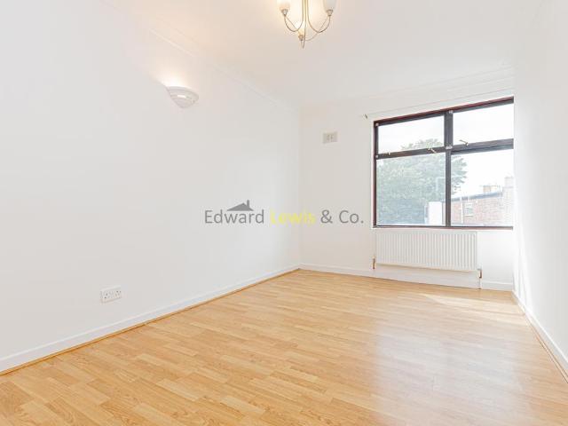 Stoke Newington High Street, London N16 2 bed flat to rent £2,102 pcm £485 pw