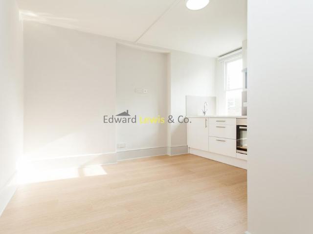 Stoke Newington High Street, London N16 Studio to rent £1,174 pcm £271 pw