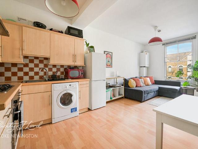 Stoke Newington High Street, London 1 bed apartment to rent £1,800 pcm £415 pw