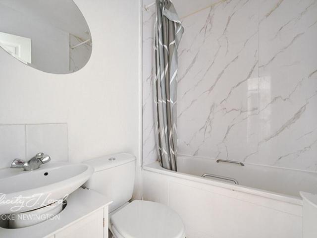 Stoke Newington High Street, London 1 bed apartment to rent £1,800 pcm £415 pw