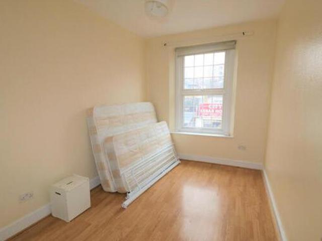 Stoke Newington High Street, London, 1 Bedroom Flat