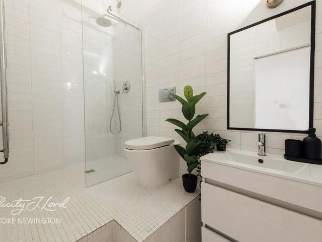 Stoke Newington High Street, LONDON 2 bed apartment to rent £2,700 pcm £623 pw