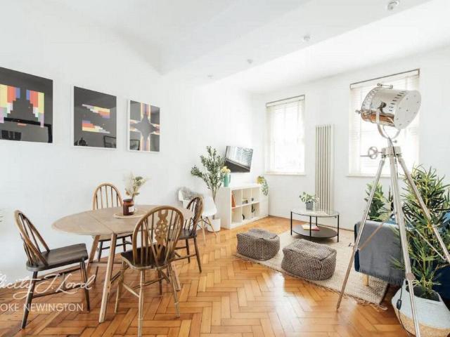 Stoke Newington High Street, LONDON 2 bed apartment to rent £2,700 pcm £623 pw