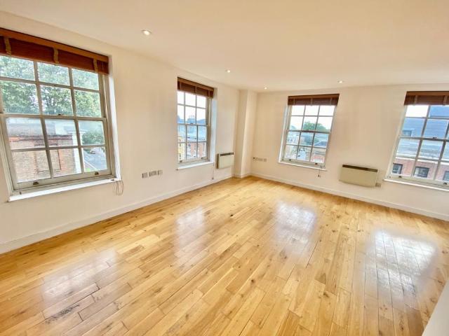 Stoke Newington High Street N16, 2 bed flat to rent, £2,400 pcm | PrimeLocation