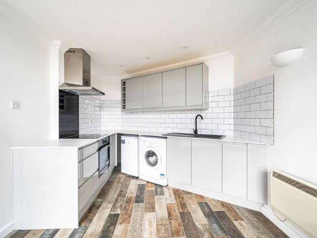 Stoke Newington High Street, Stoke. 1 bed flat to rent £2,000 pcm £462 pw