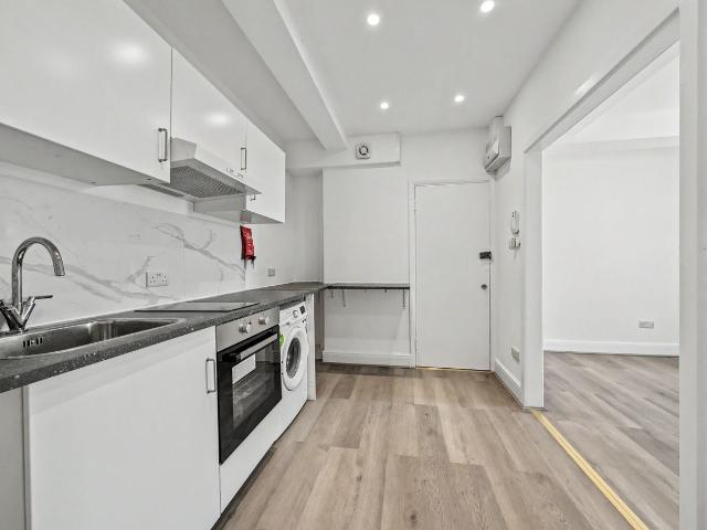Stoke Newington Road, London N16, 1 bed flat to rent, £1,950 pcm | PrimeLocation