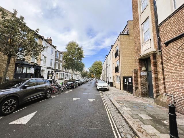 Stoke Newington Road, London N16, 1 bed flat to rent, £2,150 pcm | PrimeLocation