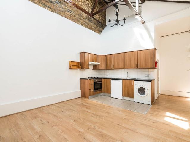 Stoke Newington Road, Stoke Newington N16, 2 bed flat to rent, £2,400 pcm | PrimeLocation