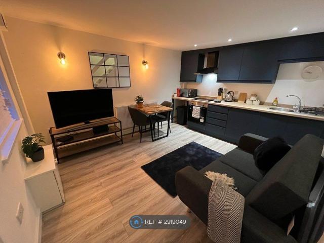 Stoke On Trent, Stoke On Trent ST4, 1 bed terraced house to rent, £725 pcm | PrimeLocation