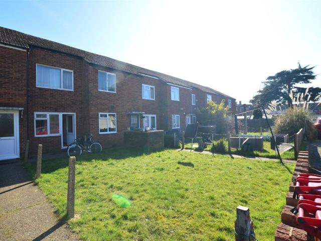 Stoke Poges Lane, Slough SL1, 2 bed flat to rent, £1,550 pcm | PrimeLocation