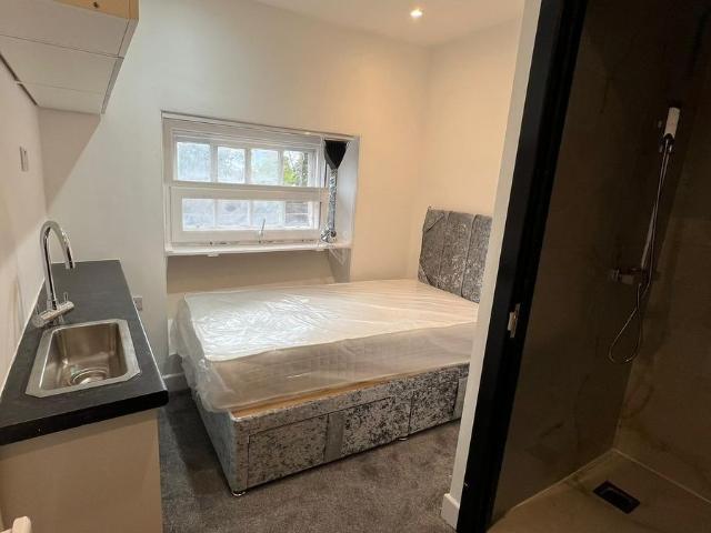 Stoke Poges Lane, Slough SL1, Studio to rent, £750 pcm | PrimeLocation