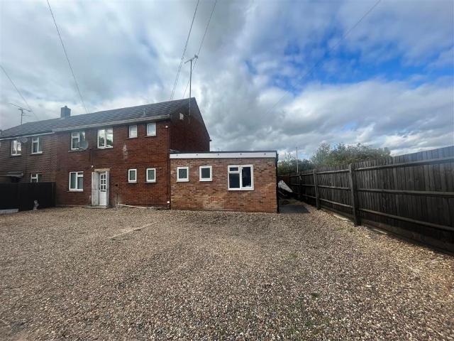 Stoke Road, Aylesbury HP21, Studio to rent, £1,000 pcm | PrimeLocation
