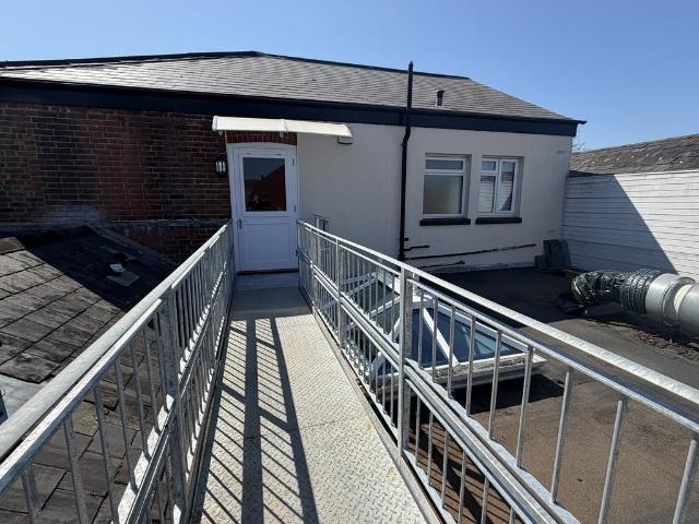Stoke Road, Gosport PO12 3 bed flat to rent £1,000 pcm £231 pw
