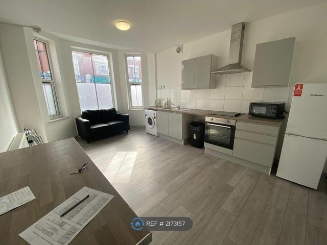 Stoke Road, Stoke On Trent ST4, 2 bed flat to rent, £1,040 pcm | PrimeLocation
