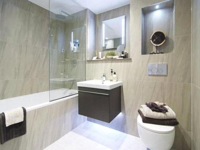 Stoke Road, Slough, Berkshire, SL2 2 bed apartment to rent £1,900 pcm £438 pw