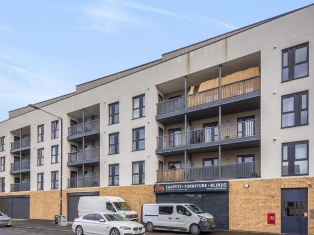 Stoke Road, Slough, SL2 1 bed apartment to rent £1,150 pcm £265 pw