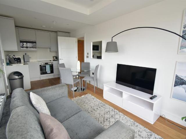 Stoke Road, Slough SL2, 1 bed flat to rent, £1,350 pcm | PrimeLocation