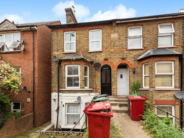 Stoke Road, Slough SL2, 2 bed flat to rent, £1,200 pcm | PrimeLocation