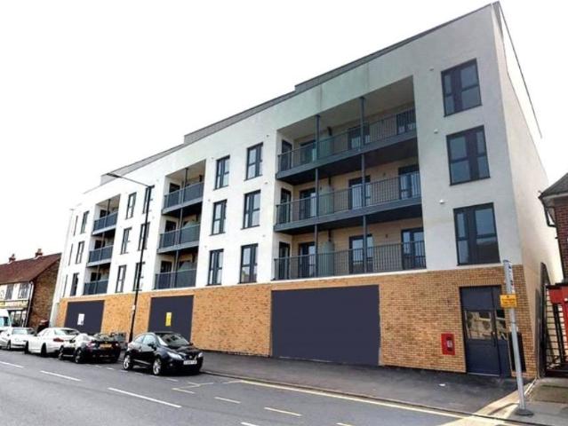 Stoke Road, Slough SL2, 2 bed flat to rent, £1,500 pcm | PrimeLocation