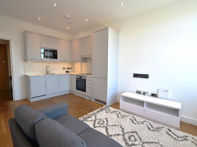 Stoke Road, Slough SL2, 2 bed property to rent, £1,450 pcm | PrimeLocation
