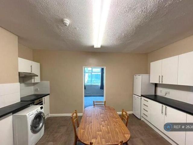 Stokes Croft, Bristol, 4 Bedroom Maisonette
