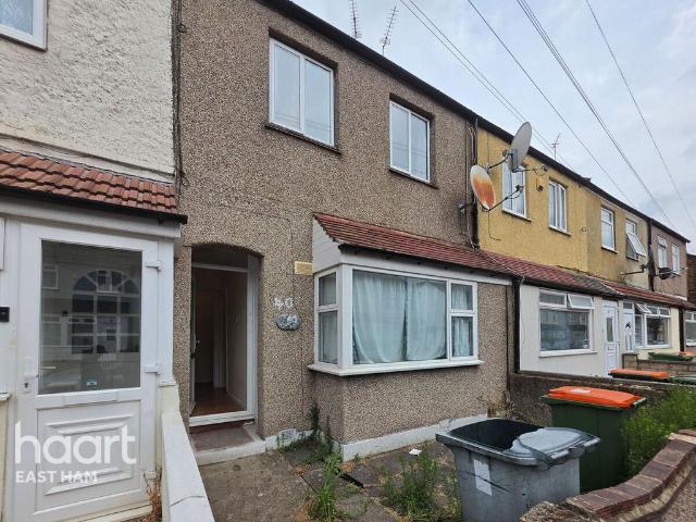 Stokes Road, London 4 bed terraced house to rent £2,300 pcm £531 pw