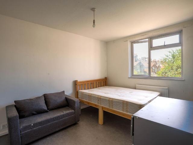 Stondon Walk, London E6, Room to rent, £900 pcm | PrimeLocation