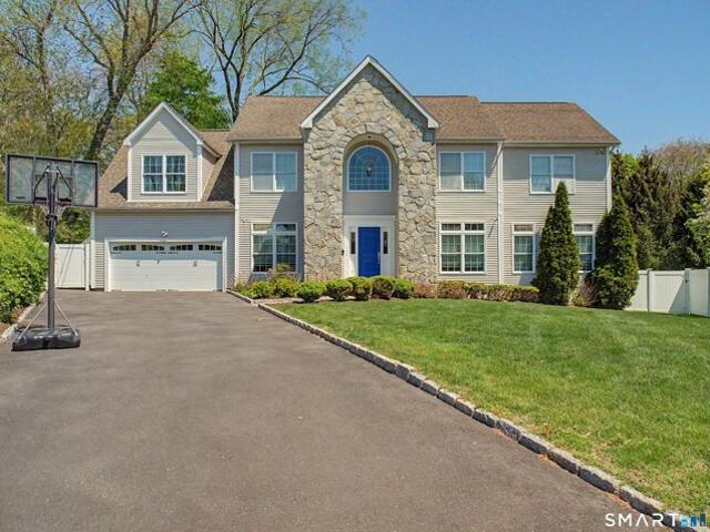 Stone Wall Dr, Stamford, Home For Sale