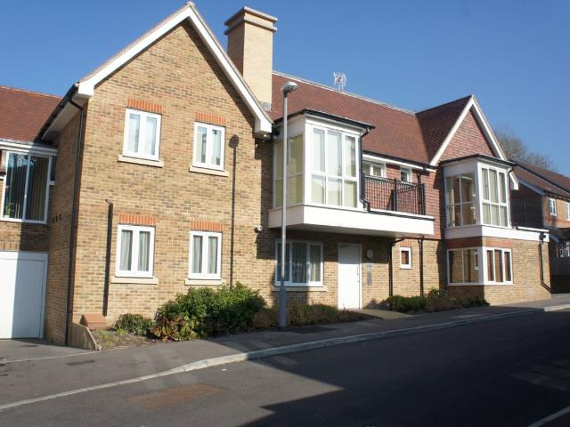 Stone Court, Worth, West Sussex RH10, 2 bed flat to rent, £1,550 pcm | PrimeLocation
