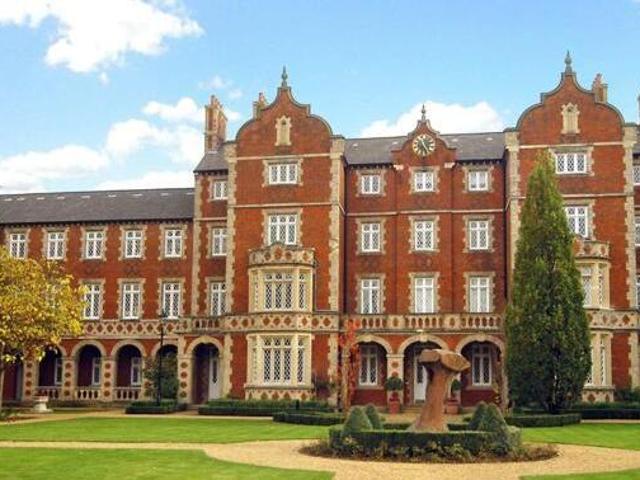 Stone Hall, Kensington Green, 2 Bedroom Apartment