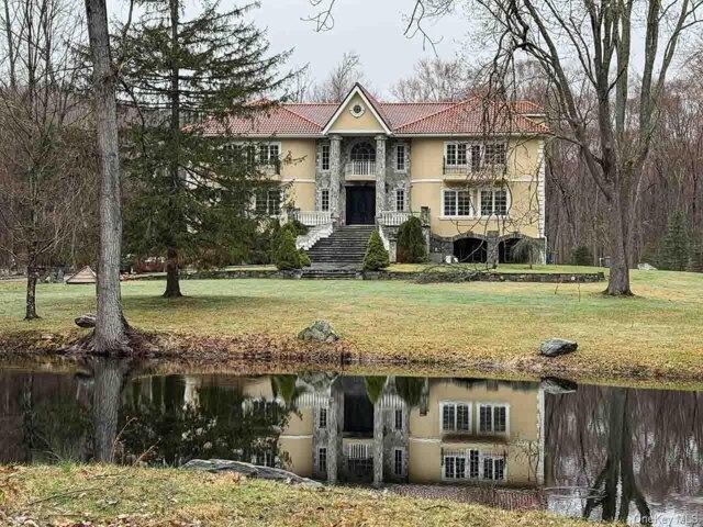 Stone Hill Rd, Bedford, Home For Sale