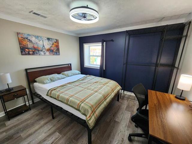 Stone Mt. Home w/parking. New renovation, Quality Finishings, Thick Mattresses, and Ceiling Fans